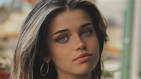 F1 Sensation Oiiver Bearmans Girlfriend Is Tipped For Modelling Fame