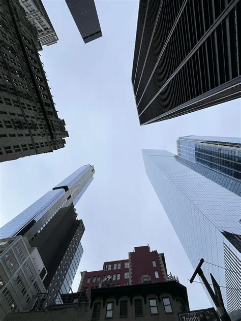 Şehir Merkezindeki Gökdelenlerin çarpıcı Manzarası · Ücretsiz Stok Fotoğraf