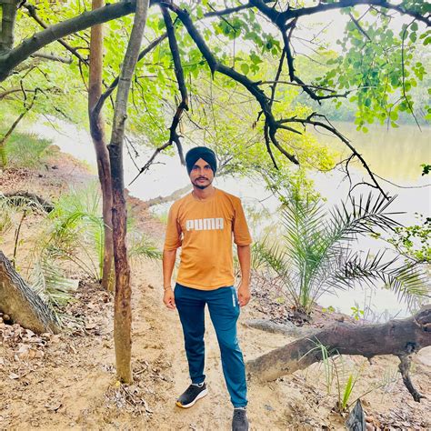 Jenky Sath Guruji Hoty H Unko Kabhi Kese Or Sahary Je Jarurat Nahi Hoti