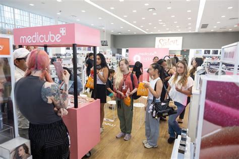 장원영 화장품 미국서 잘나가네백악관 대변인도 샀다는데