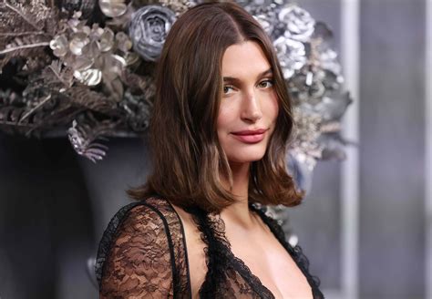 Hailey Bieber Goes Completely Naked To Show Off Her Cheeky Tan Lines Aol