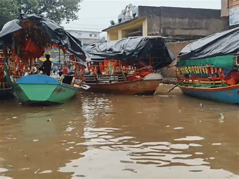 Rewa Satna Flood Situation Cars Swept Away And Roads Waterlogged