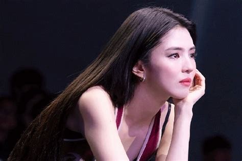 “좌석 텅텅”… 한소희 ‘전석 매진이라던 팬미팅서 ‘눈물 논현일보