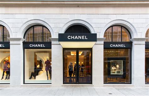 The Realreal Real Bets On Glendale To Capture Growing Vintage Demand