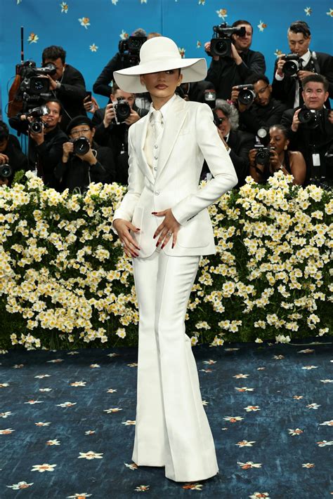 Zendayas 2025 Met Gala Outfit Was So Bridal Coded