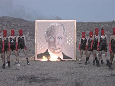 Pussy Riot Künstlerin Stellt In Köln Aus