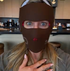 Jennifer Anistons Scary Looking Face Mask Is 6x More Powerful Than Led And Its On Sale