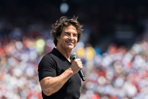 Suri Cruise Legally Dropped Tom Cruises Last Name At 20 And Now Goes
