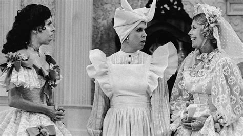 Vicki Lawrence Reveals Carol Burnett Tracked Her Down In The Phone Book