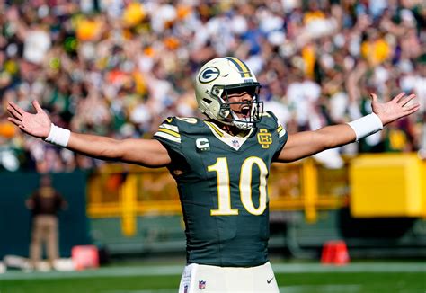 Jordan Love Near Perfect Packers Defense Dominant To Crush Rival Bears