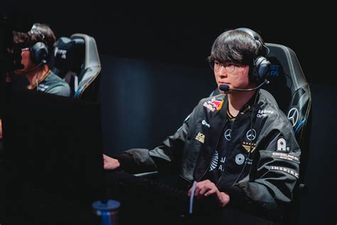 T1 롤드컵 사상 첫 ‘3연패 위업… ‘페이커 이상혁 통산 6회 우승으로 전설 입증