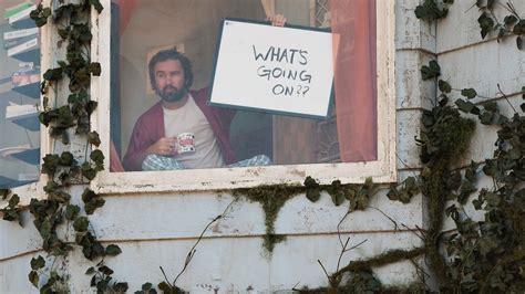 Man Living Inside Billboard To Promote Netflixs ‘the Last House