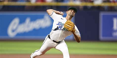 Nick Martínez Encabeza Blanqueada De Rays Contra Guardianes