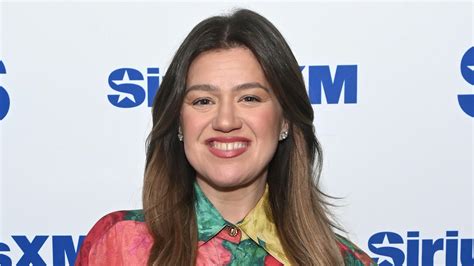 Kelly Clarkson Blasts Liar Store She Claims Snubbed Her