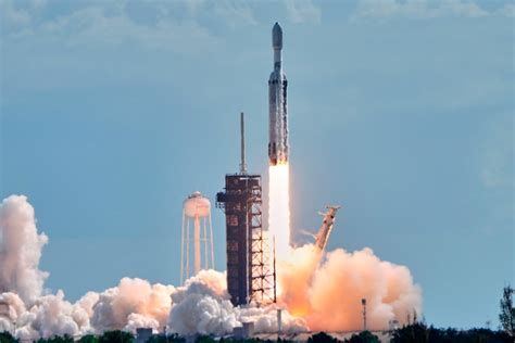 Spacex Launches 1st Falcon Heavy Since 2024 Bringing Sonic Booms To