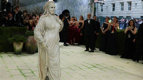 Met Gala 2026 Heidi Klum Turns Into A Live Statue