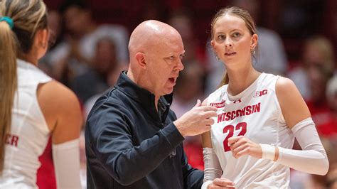 Wisconsin Wins Instant Classic Vs Texas Aandm Recap Stats Highlights