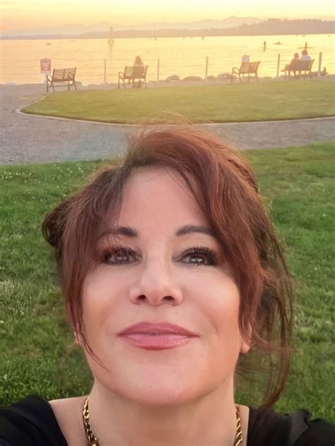 Morre Jennifer Finch Da Banda L7 Cinco Dias Após Revelar Câncer