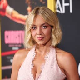 Amanda Seyfrieds Wild Reaction To Kelly Clarkson Duet Goes Viral Parade