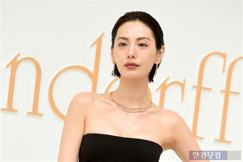 [속보] 흉기 들고 침입한 강도 제압…나나 모녀 정당방위 인정