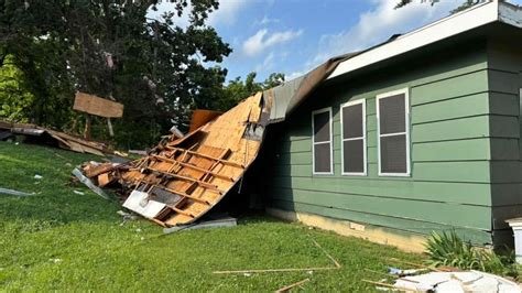 Roof Blown Off Home As Ef 1 Tornado Strikes Pike County Missouri Area