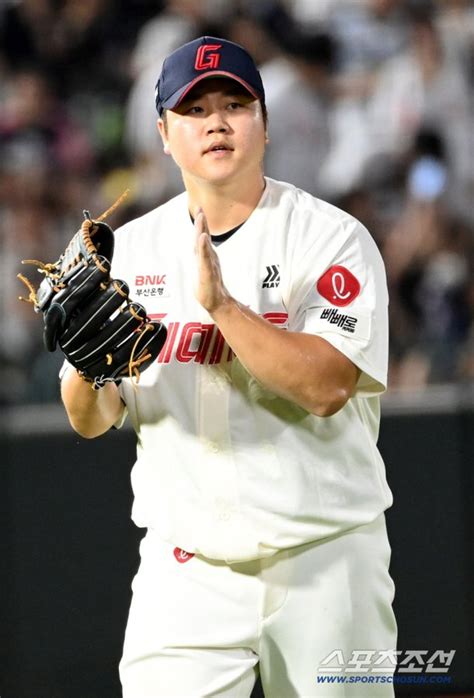 한때 김응용의 아들로 불렸는데…롯데 부상에 발목 잡힌 심재민 방출 김도규 이주찬과도 결별 [공식입장] 네이트 스포츠