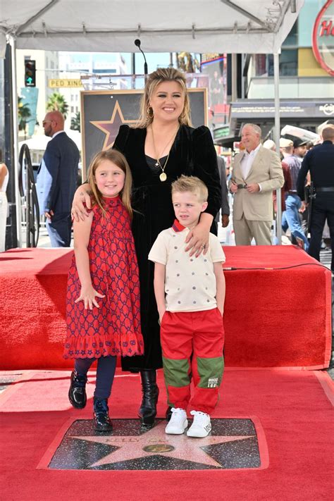 Kelly Clarkson Reveals The Surprising Way Dolly Parton Became Part Of
