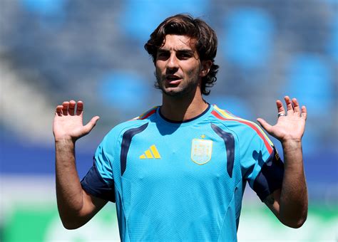 Heartthrob Ferran Torres Received His World Cup Final Mvp Award From