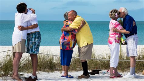Photos Valentines Renew Vows During 9th Annual Ceremony At Lovers Key