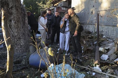 Russia Hits 2 Kyiv Bridges Ukraine Closes 5 Of 6 In City