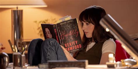 Creepy Neuer Trailer Zum Psychothriller «verity Mit Anne Hathaway Dakota Johnson Und Josh