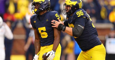 Michigan Football Climbs Several Spots In Espns Sp Rankings After