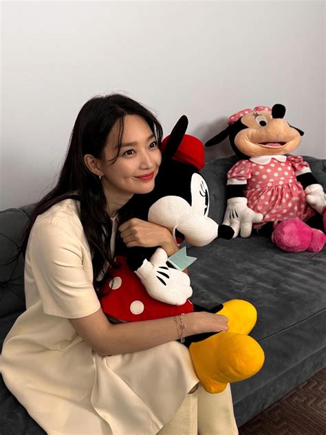 신민아 디즈니랜드 강림한 디즈니 공주 실사판 극강의 사랑스러움 헤럴드 Pop