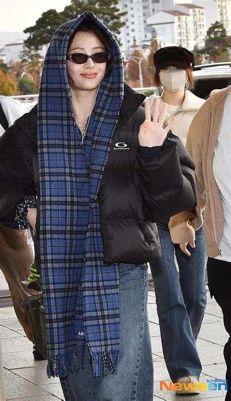 르세라핌 허윤진x김채원 출국장 패션부터 남달라 [포토엔hd]