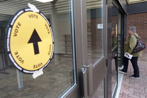 Alberta Voters Reject Move Toward Independence In Referendum Cbc