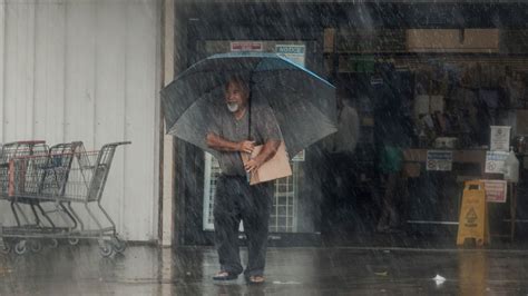 Hurricane Lala Lashes Hawaii With Enormous Storm As At Least One