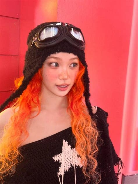 김채원 스파게티 머리마저 삼켜버린 강렬한 눈빛… 그녀 안에 숨겨진 파격 변신의 진짜 의미 스타일 변신 카리스마