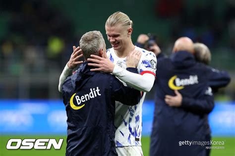 내 엉덩이 만져줘서 고마워 홀란 만치니의 육체 도발에 멀티골로 응수