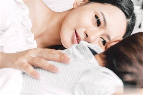 孩子关灯后反而兴奋？别急着吼“快睡觉”