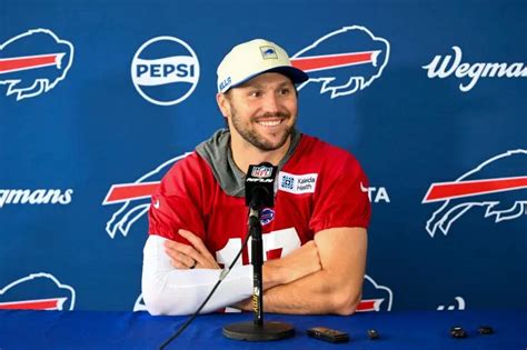 Josh Allens Wife Hailee Steinfeld Shares Exciting News Amid Training Camp
