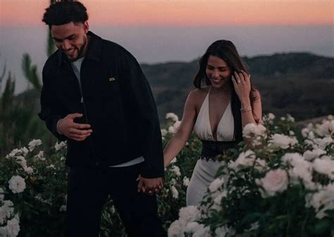 Falcons Drake London Proposes To Girlfriend Sofia Gabay