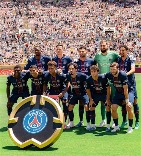Igikombe Cyisi Cyama Club Psg Yambaye Visit Rwanda Ku Kuboko