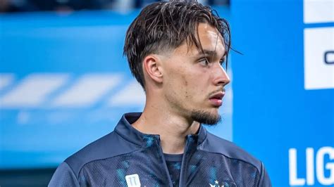 Amar Dedic Já Está A Caminho Do Benfica Detalhe Salta à Vista Glorioso1904pt
