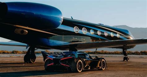 Cette Bugatti Bolide Est Assortie à Un Jet Privé De 54 Millions Deuros