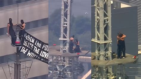 Couple Climbs Empire State Building Stages Proposal Atop 1 454 Foot