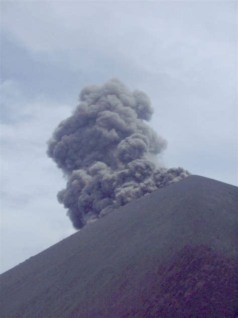 Il Krakatoa Torna A Eruttare Qui Arrivò Anche Walter Bonatti Montagnatv