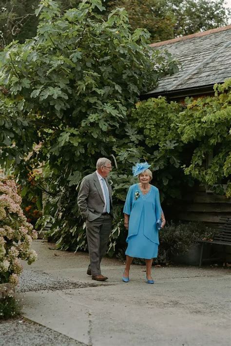 22 Elegant Mother Of The Bride Dresses And Outfits