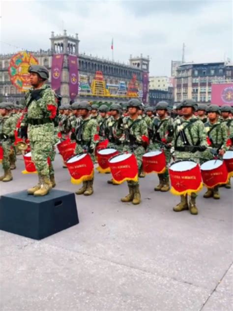 Desfile Militar Mexicano Banda De Guerra Del Ejército Mexicano Tiktok