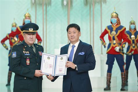 Монгол Улсын Ерөнхийлөгч У Хүрэлсүх цэргийн ДЭЭД ЦОЛ хүртээлээ