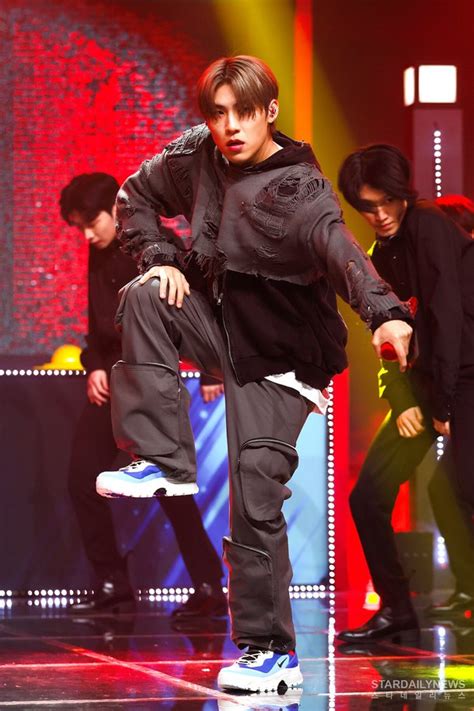 [s포토] 박우진 리듬 타는 댄스~ 심플리케이팝 네이트 연예